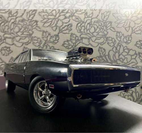 Модель автомобиля Dodge Charger 1:8