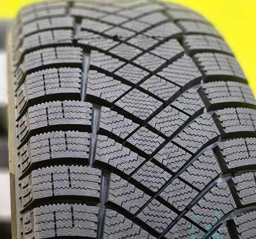 Pirelli Ice Zero FR 255/55 R18 72S