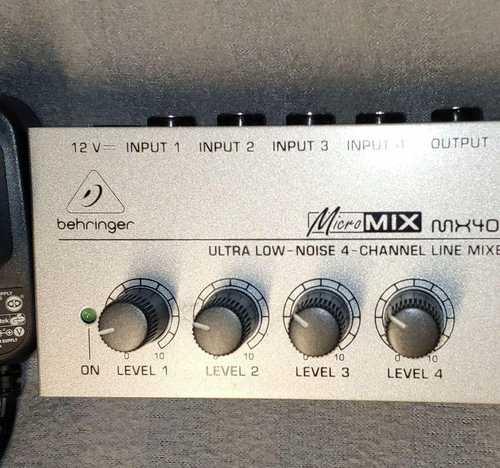 Микшерный пульт Behringer MX400