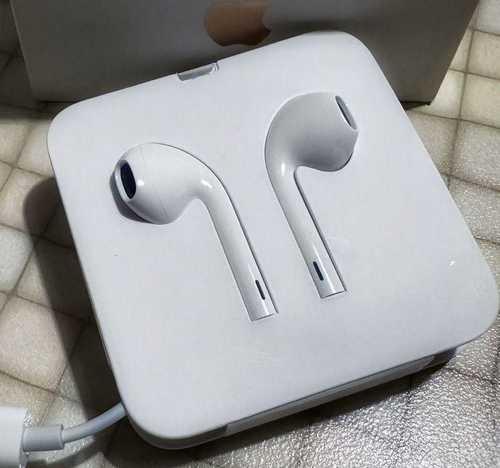 Наушники Apple EarPods с разъемом lightning