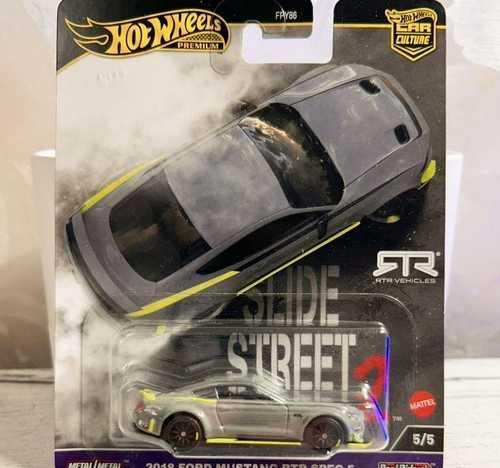 Hot wheels ford mustang gt premium