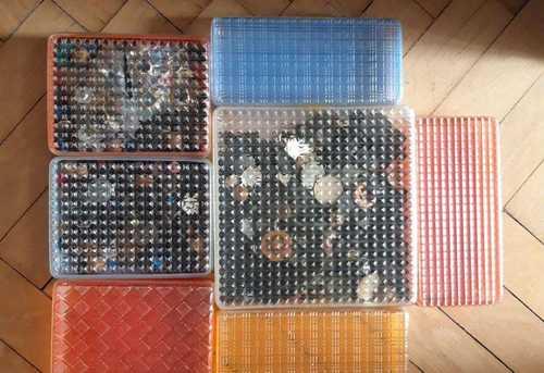 Пластмассовые коробочки для хранения