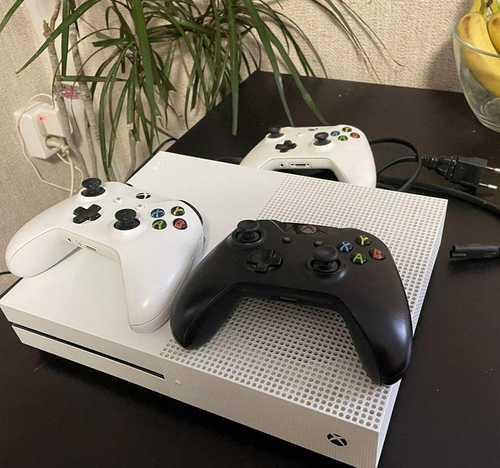 Xbox one s 2 геймпада 1tb