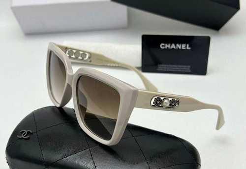 Солнечные очки женские Chanel