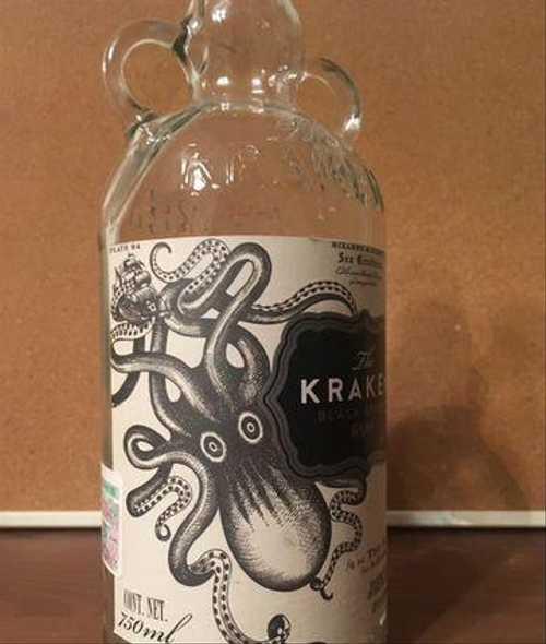 Пустая бутылка рома Kraken