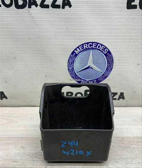 Бардачок подлокотника Mercedes W210