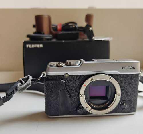 Продам фотоаппарат Fujifilm X-E2S body silver