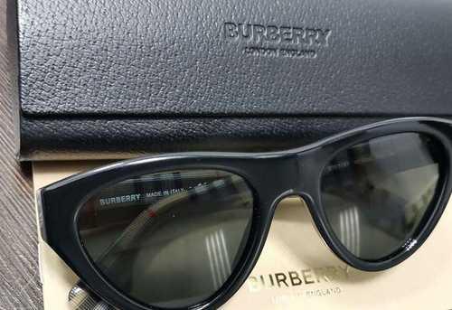 Солнцезащитные очки женские Burberry