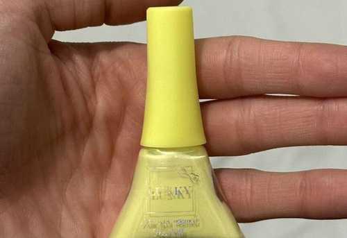 Лак для ногтей лимонного цвета