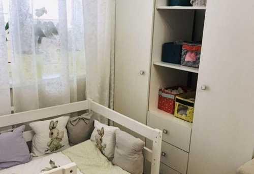 Кровать и шкаф в детскую