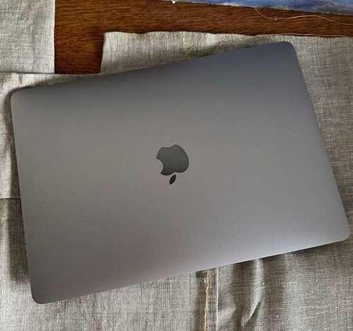 Продам Macbook Pro 13 Retina 2016 (Touch Bar)