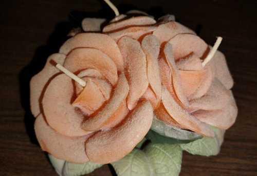 Свеча декоратмвная в форме букета роз