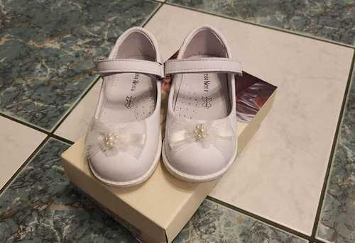 Туфли кожаные детские белые 24 размер новые