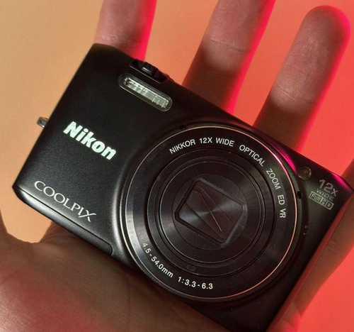 Nikon coolpix s6800