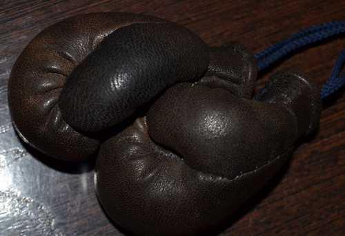 Кожаные сувенирные боксерские перчатки СССР