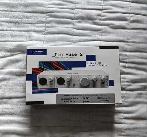 Внешняя звуковая карта с USB Arturia MiniFuse 2 Wh