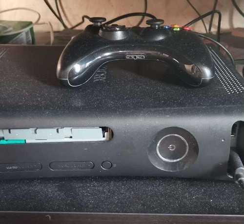 Xbox 360 120gb + 4 игры