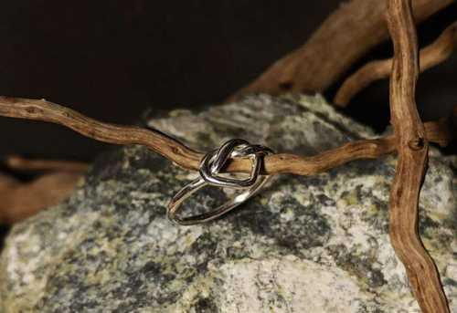 Элегантное серебряное кольцо узелок в виде сердца