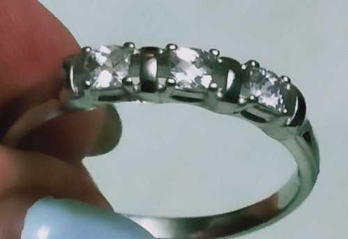 Кольцо из серебра с кристаллами Сваровски