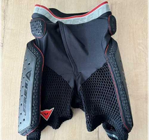 Защитные шорты Dainese