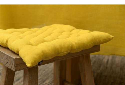 Подушка на стул из стираного льна горчичного цвета