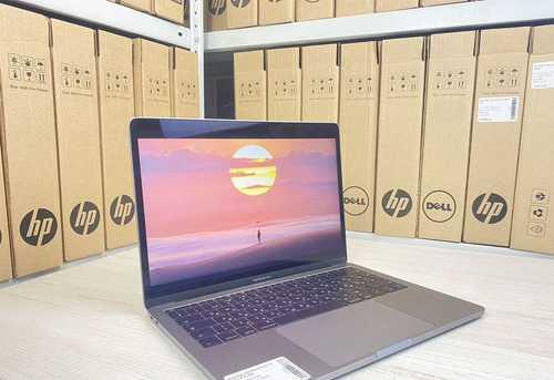 Ноутбук Macbook pro 13 2017 как новый