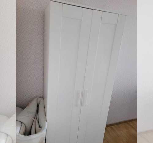 Шкаф IKEA бримнес бу белого цвета