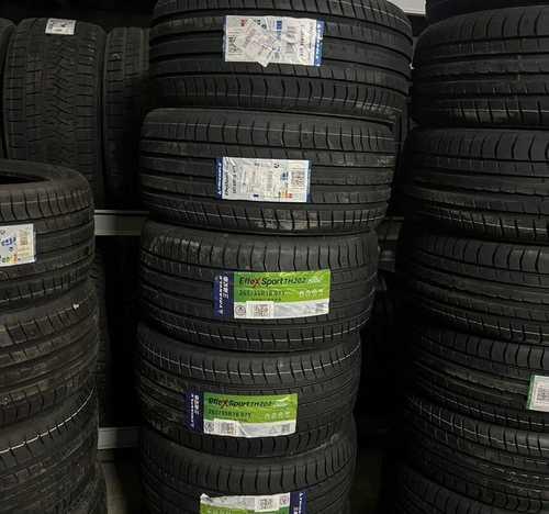Triangle EffeXSport TH202 245/40 R18 и 265/35 R18