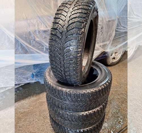 Bridgestone Blizzak Spike-01 215/60 R16