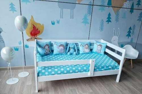 Кроватка из массива с бортиком софа детская