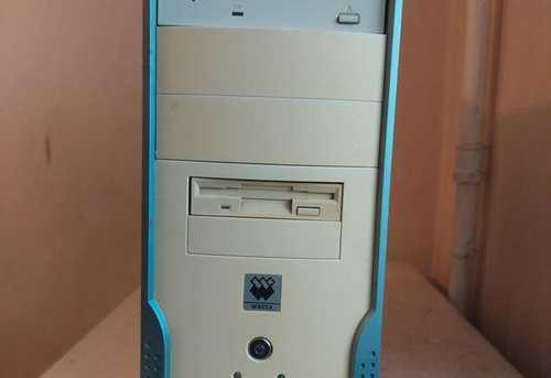 Старый ретро компьютер