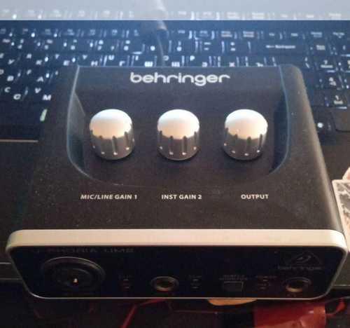 Внешняя Звуковая карта behringer um2