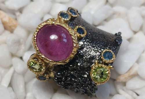 Серебряное кольцо с рубином, хризолитом и сапфиром