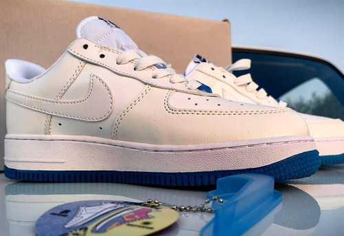 Кроссовки Nike W Air Force 1 07 trnd