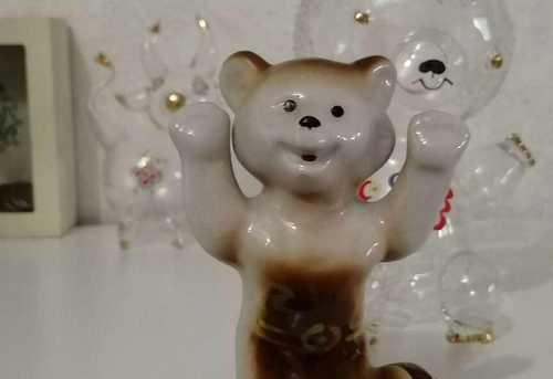 Фарфоровая статуэтка медведь