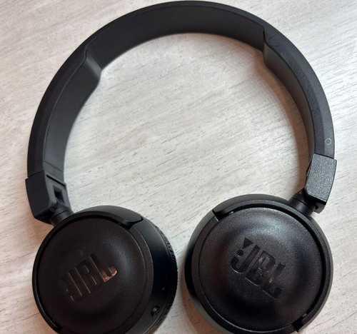 Беспроводные наушники jbl