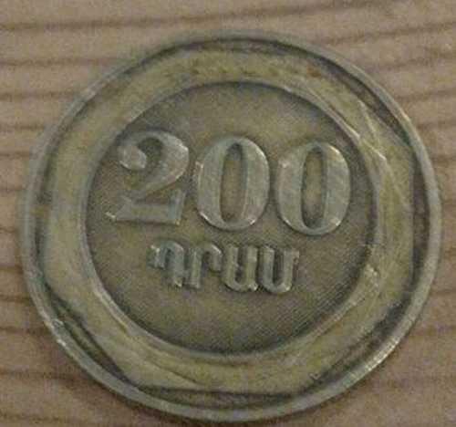 Золотая монета 200 драмов 2003 год