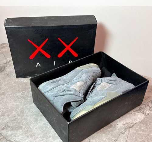 Nike Air Jordan 4 Retro x kaws серый