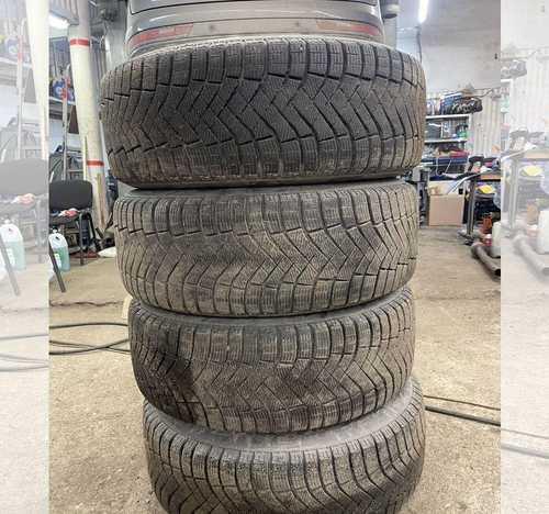 Pirelli Ice Zero FR 235/55 R18