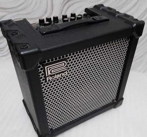 Комбоусилитель Roland Cube 20xl