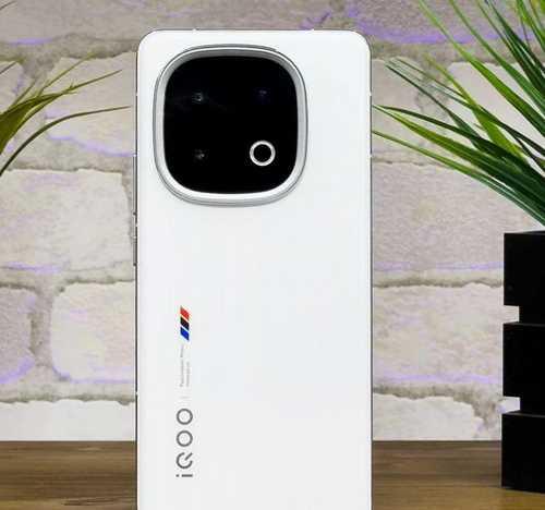 vivo iQOO 13, 16/512 ГБ