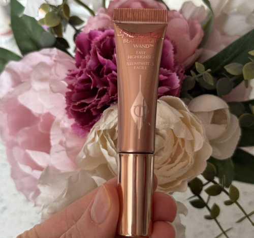 Хайлайтер Charlotte Tilbury Beauty Light Wand