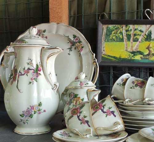 Чайный сервиз из фарфора. Франция, середина XIX в