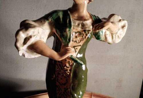 Скульптура старая Гжель "Девушка плясунья" 1950