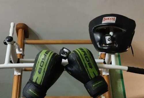 Боксерские перчатки boybo и боксёрский шлем danata