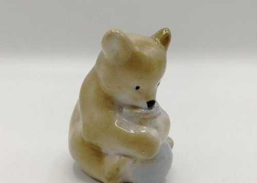 Статуэтка Медведь медвежонок с крынкой фарфор