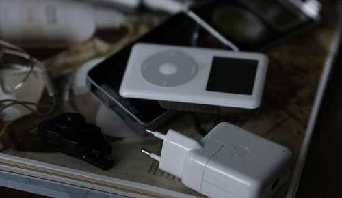 iPod 20 gb (A 1059) зарядка + PodFreq + аксессуары