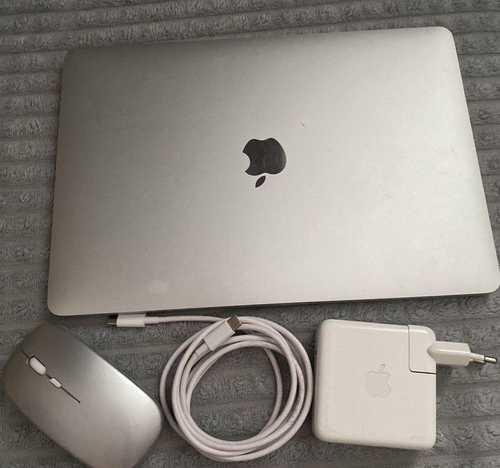 Macbook pro 13 2017 core i7/8gb/touch bar