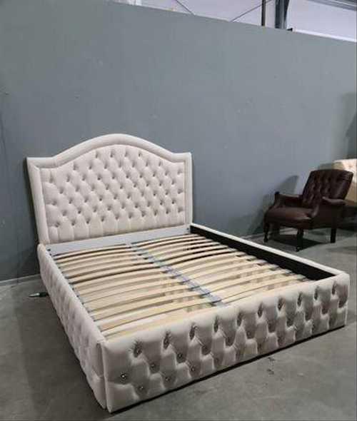 Кровать с мягким изголовьем Верона
