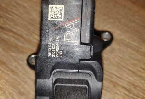 Педаль газа Toyota RAV4 XA50 7811006122